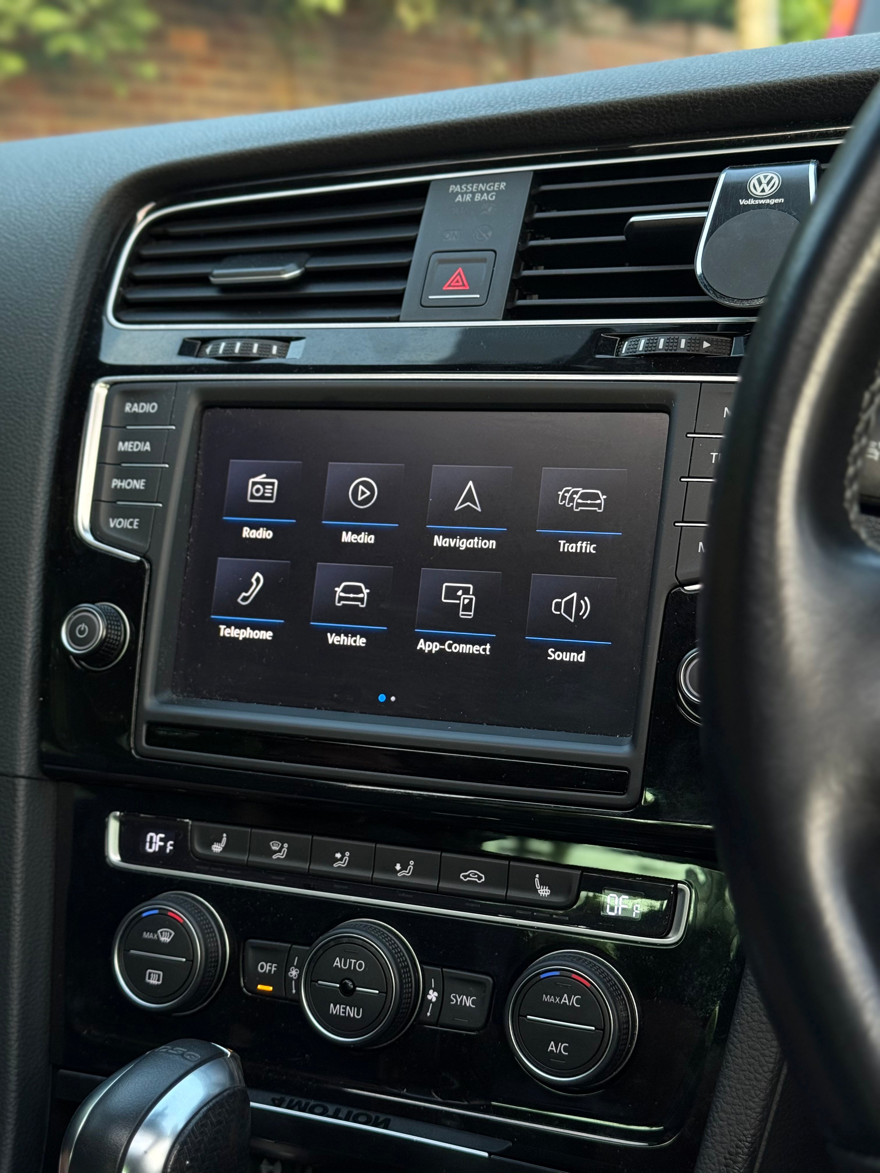 MIB 2 Head Unit + USB Port (For cars with 8 inch screen) – WhippdUK